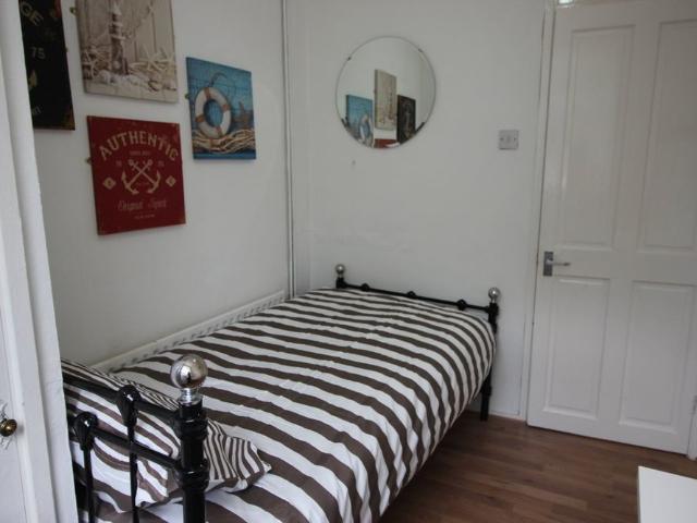 Room in a Shared House, Finwhale House, E14