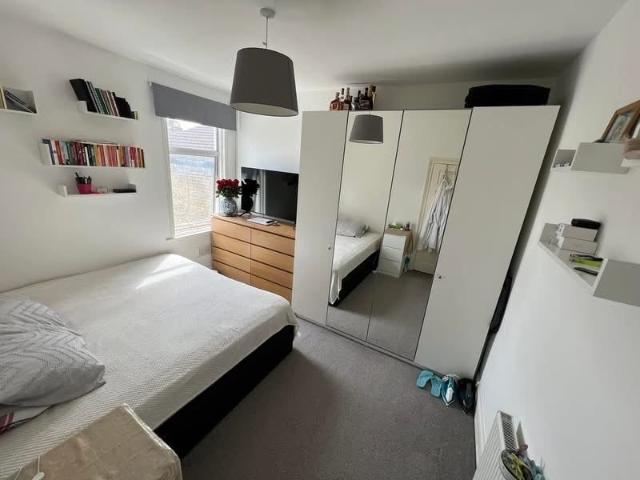 Room in a Shared House, First Avenue, E12
