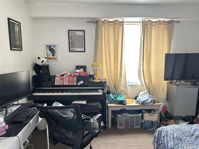 Room in a Shared House, Flanders Crescent, SW17