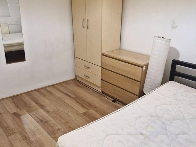 Room in a Shared House, Foley Hse, E1