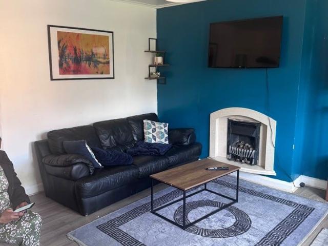 Room in a Shared House, Folkestone Road West, M11