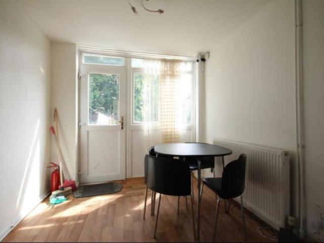 Room in a Shared House, Ford Street, B18