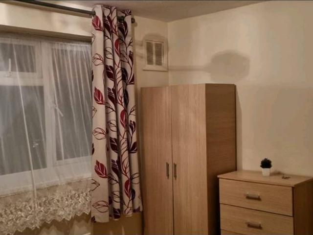 Room in a Shared House, Fords Park Road, E16