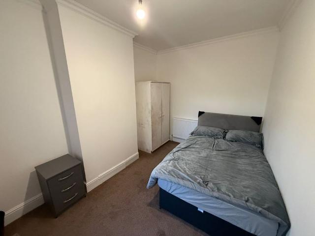 Room in a Shared House, Fourth Avenue, B9