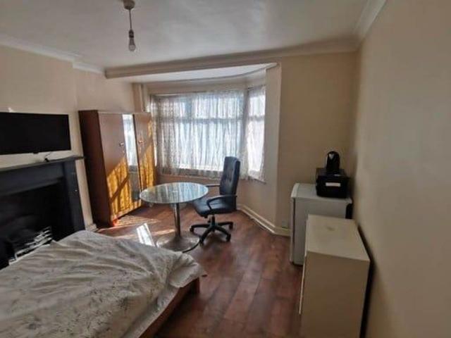 Room in a Shared House, Francis Road, HA1