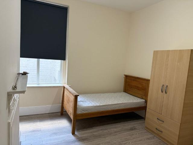 Room in a Shared House, Friern Barnet Road, N11