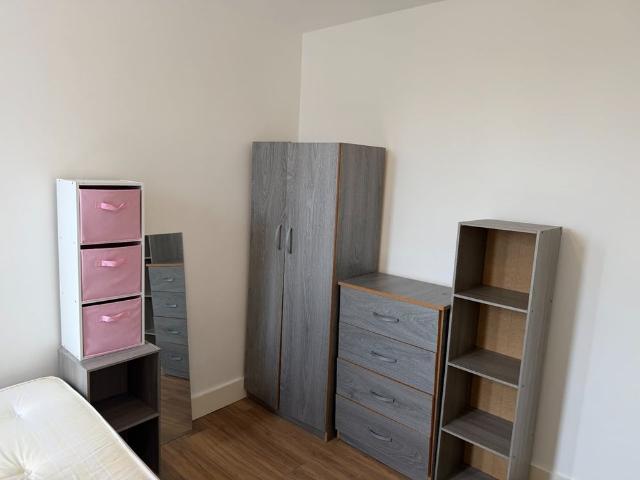 Room in a Shared House, Frith Road, E11