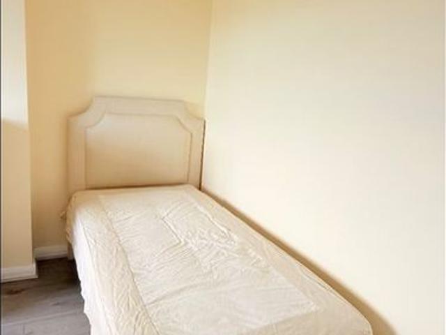 Room in a Shared House, Galpins Road, CR7