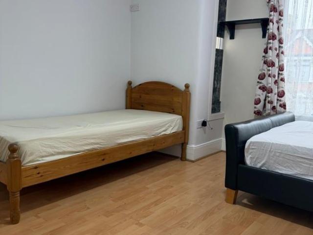 Room in a Shared House, Gartmore Road, IG3