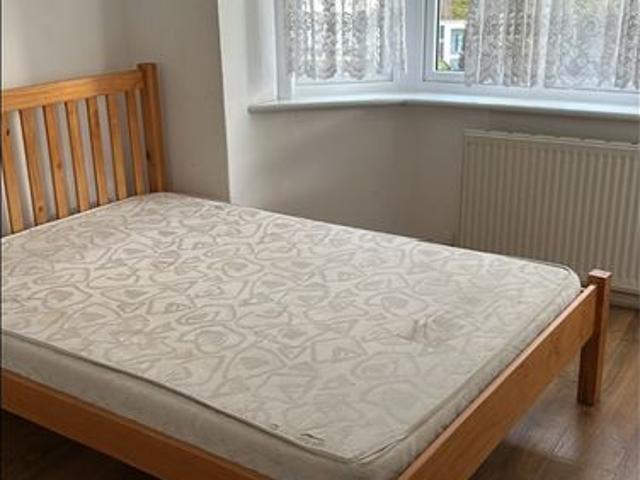 Room in a Shared House, Gaysham Avenue, IG2