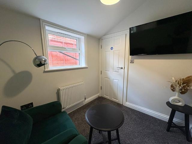 Room in a Shared House, George St, RG1