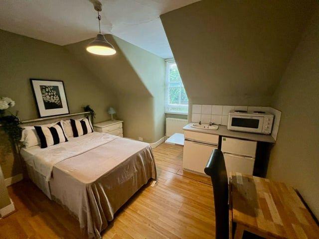 Room in a Shared House, Glazbury, W14
