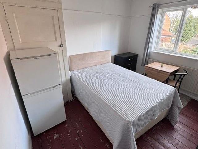 Room in a Shared House, Glenister Park Road, SW16