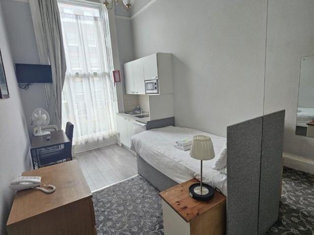Room in a Shared House, Gloucester Place, W1U