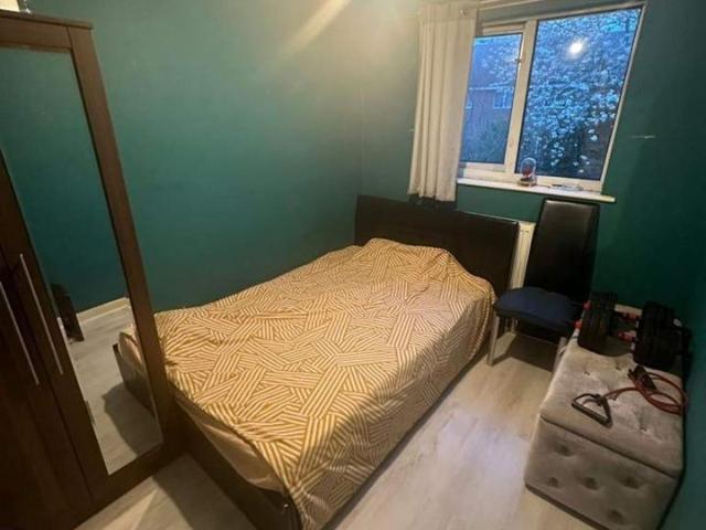 Room in a Shared House, Goddards Way, IG1