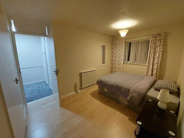 Room in a Shared House, Goode Avenue, B18
