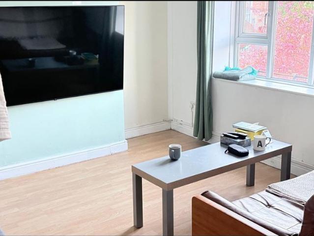 Room in a Shared House, Gower House, IG11