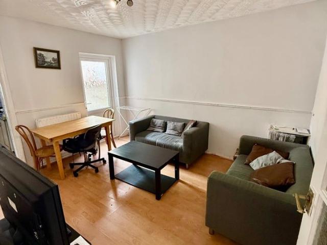 Room in a Shared House, Grange Avenue, RG6