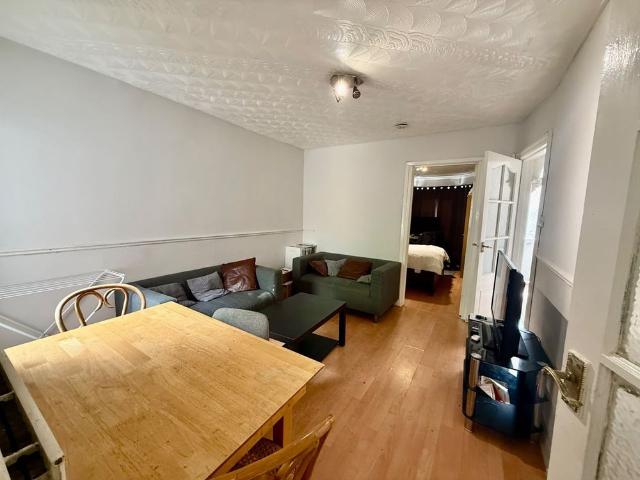 Room in a Shared House, Grange Avenue, RG6