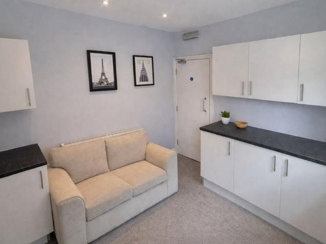 Room in a Shared House, Grange Road, B66