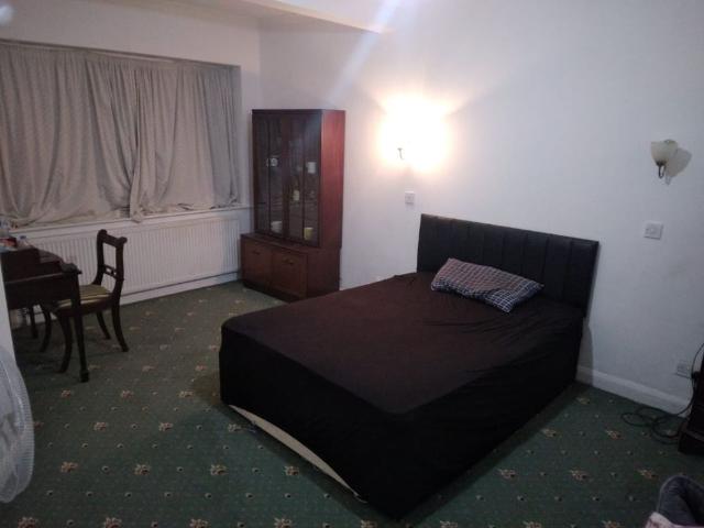 Room in a Shared House, Grasmere Gardens, HA3