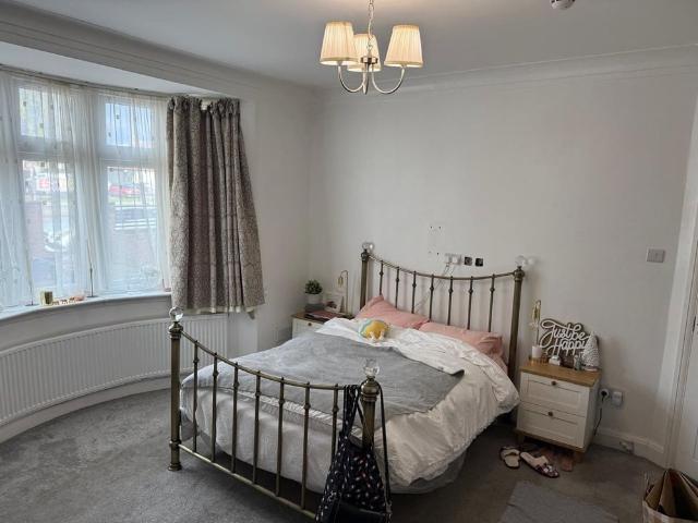 Room in a Shared House, Great South West Road, TW4