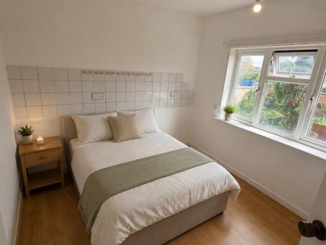 Room in a Shared House, Great West Road, TW5