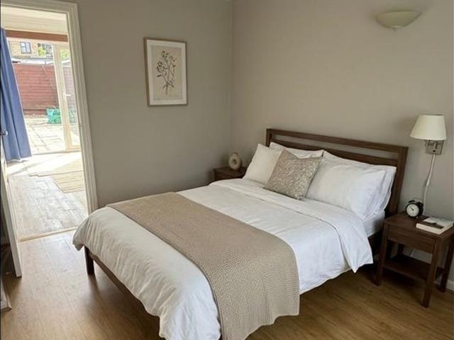 Room in a Shared House, Great West Road, TW5