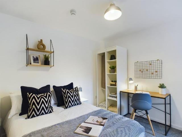 Room in a Shared House, Great Western St, M14