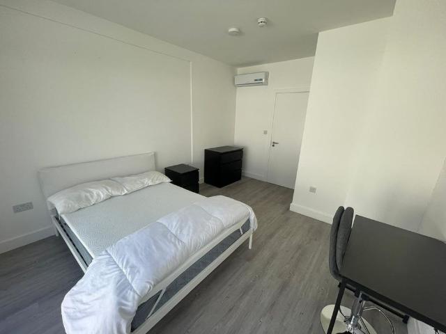 Room in a Shared House, Greyhound Hill, NW4