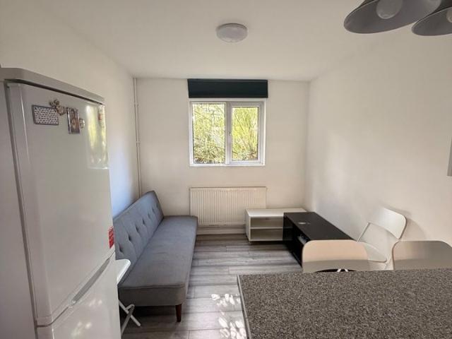 Room in a Shared House, Hungerford Road, N7