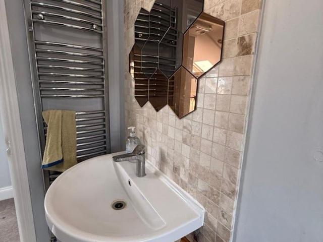 Room in a Shared House, Hurstbourne Road, SE23