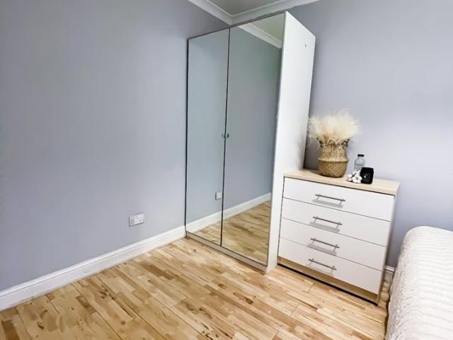 Room in a Shared House, Hyde Park, W2