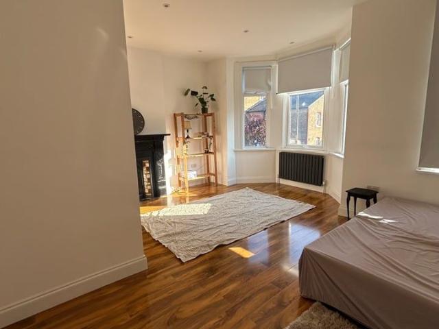Room in a Shared House, Hainthorpe Road, SE27