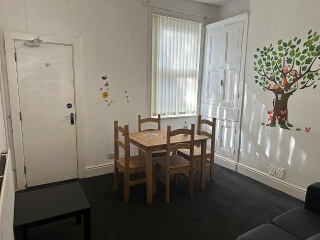 Room in a Shared House, Haliscombe Grove, B6
