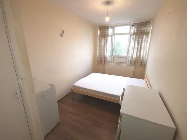 Room in a Shared House, Halyard House Manchester Road, E14