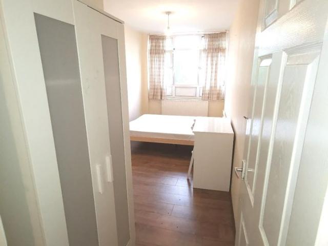 Room in a Shared House, Halyard House Manchester Road, E14