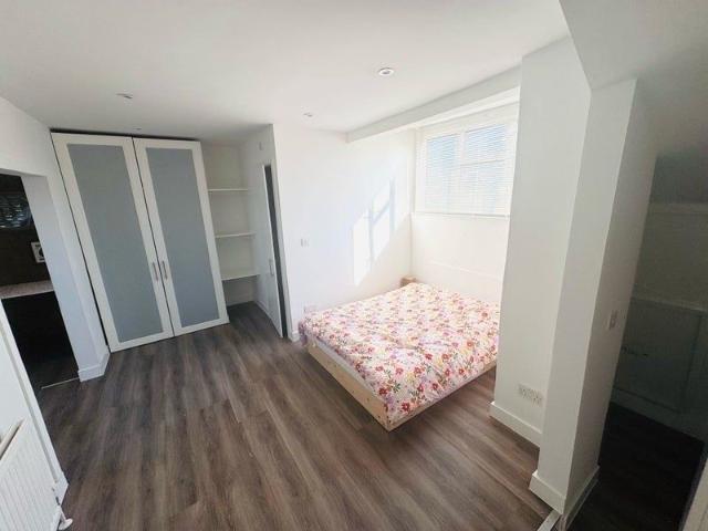 Room in a Shared House, Hanover Road, NW10