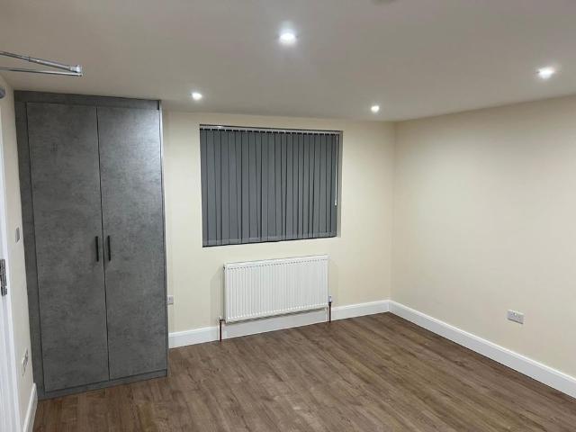 Room in a Shared House, Hanworth Road, TW4