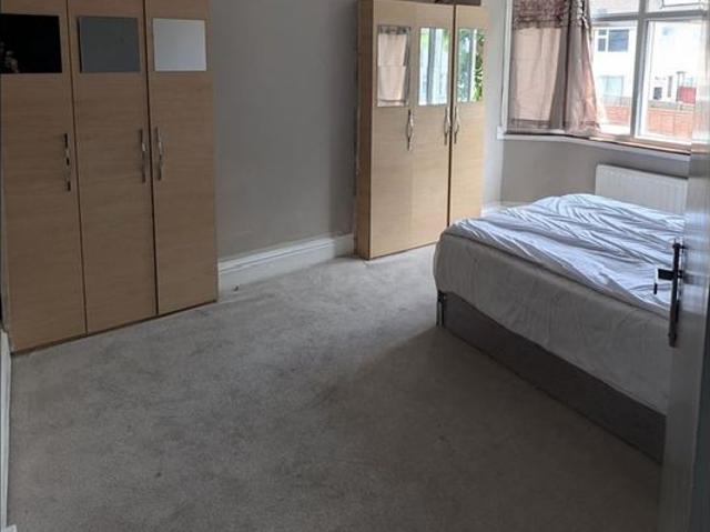 Room in a Shared House, Harold Road, NW10