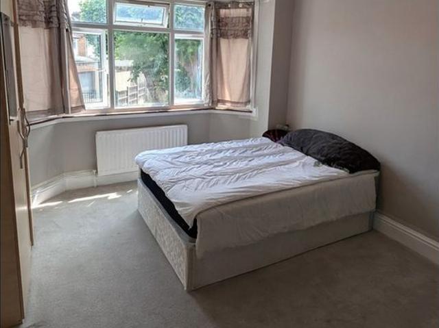 Room in a Shared House, Harold Road, NW10