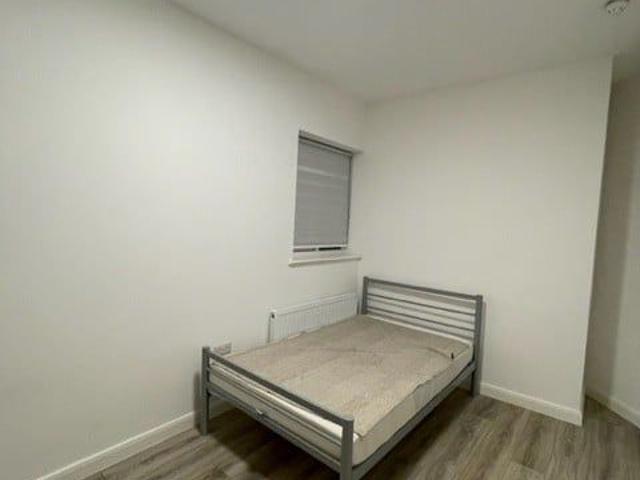 Room in a Shared House, Hardwicke Road, N13