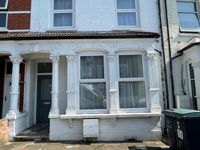 Room in a Shared House, Harringay Road, N15