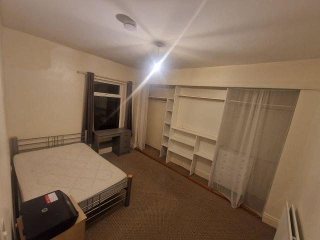 Room in a Shared House, Harrow Road, B29