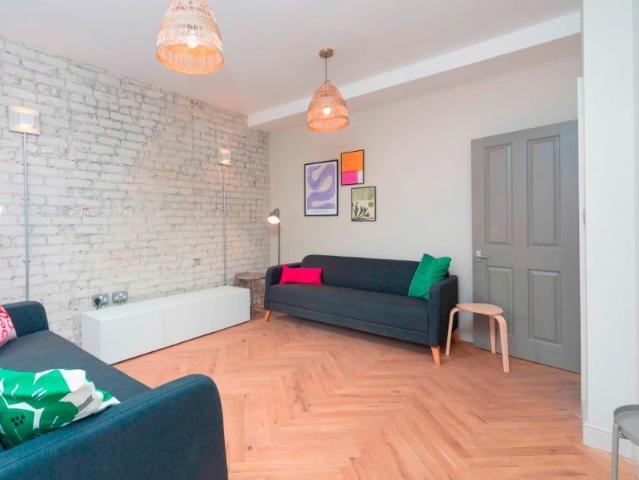 Room in a Shared House, Haydn Avenue, M14