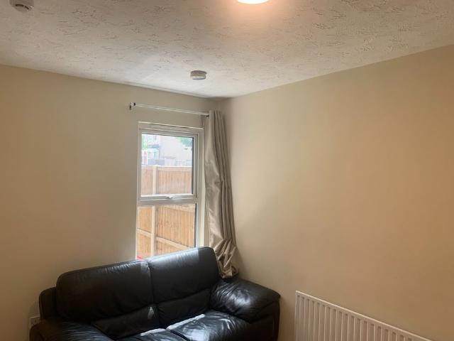 Room in a Shared House, Heath Road, CR7