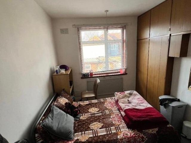 Room in a Shared House, Heath Road, TW3