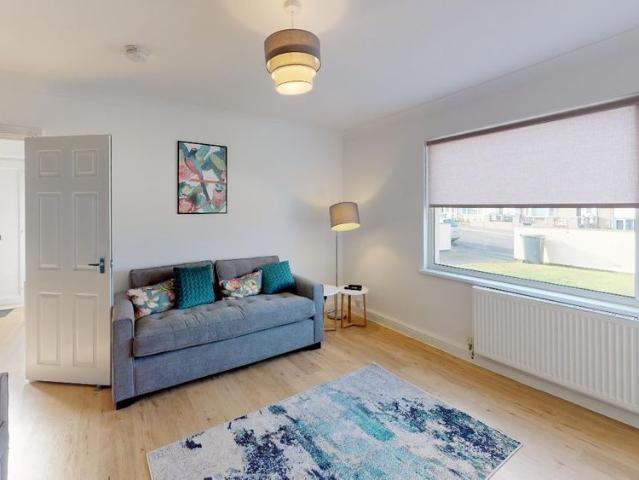 Room in a Shared House, Helston Road, LS10