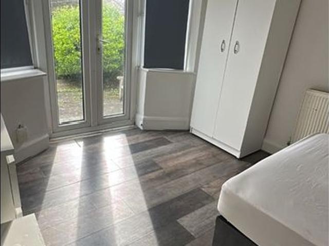 Room in a Shared House, Hendale Avenue, NW4