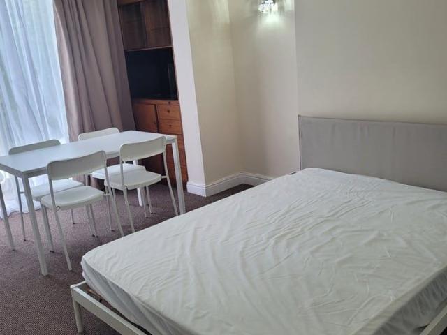 Room in a Shared House, Hendon Way, NW2